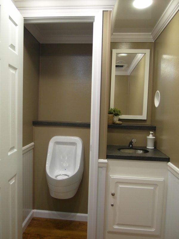 Porta-Lisa Plus > Photos | JAG Mobile Solutions | Mobile Restroom ...